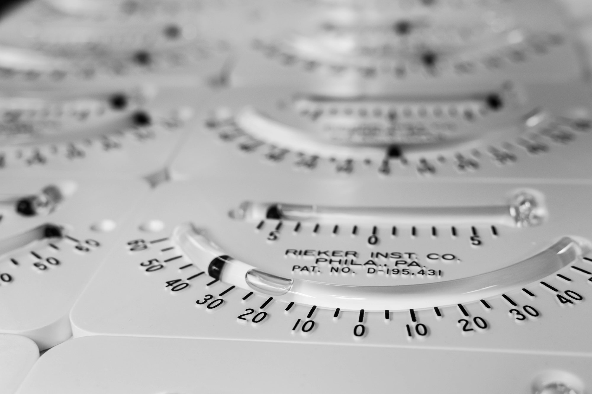 Durable, High-Precision Inclinometers and Tilt Sensors - Rieker Inc.